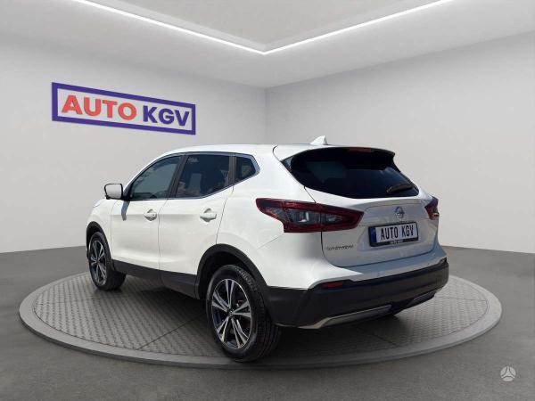 White Nissan Qashqai 2021 in Kaunas, with an engine capacity of 1.30 L and mileage of 88 thousand km for 16999 €, photo 3 on AUTOMOTO.COM.LV