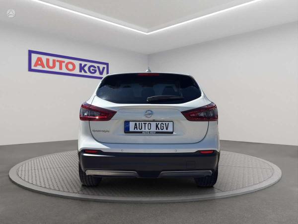 White Nissan Qashqai 2021 in Kaunas, with an engine capacity of 1.30 L and mileage of 88 thousand km for 16999 €, photo 4 on AUTOMOTO.COM.LV