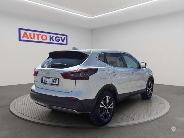 White Nissan Qashqai 2021 in Kaunas, with an engine capacity of 1.30 L and mileage of 88 thousand km for 16999 €, photo 5 on AUTOMOTO.COM.LV