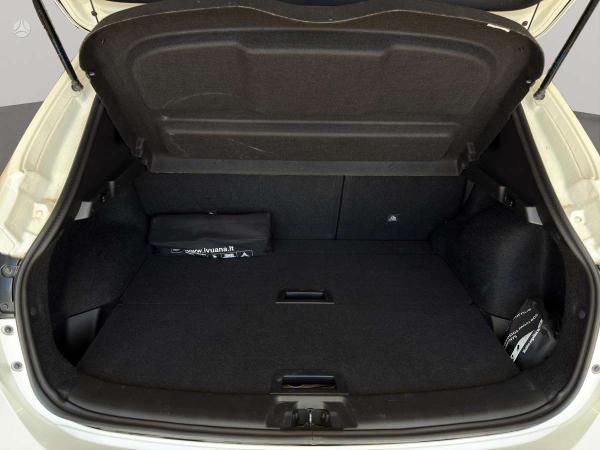 White Nissan Qashqai 2021 in Kaunas, with an engine capacity of 1.30 L and mileage of 88 thousand km for 16999 €, photo 10 on AUTOMOTO.COM.LV