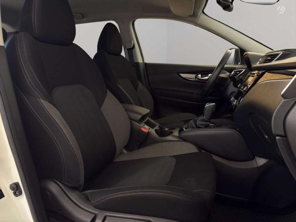 White Nissan Qashqai 2021 in Kaunas, with an engine capacity of 1.30 L and mileage of 88 thousand km for 16999 €, photo 8 on AUTOMOTO.COM.LV