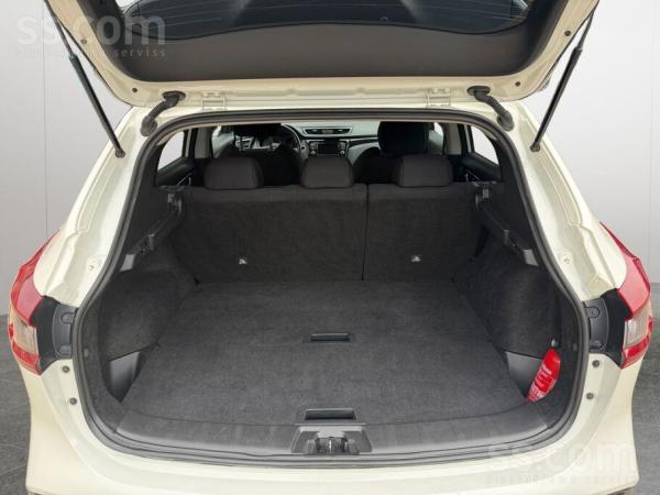 White Nissan Qashqai 2021 in Riga, with an engine capacity of 1.30 L and mileage of 90 thousand km for 15900 €, photo 11 on AUTOMOTO.COM.LV