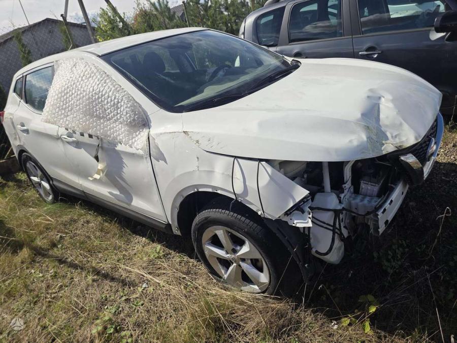 Balts Nissan Qashqai 2021 Tauragė, ar dzinēja tilpumu 1.33 L un nobraukumu 8 tūkst. km par 8300 €, foto 1 vietnē AUTOMOTO.COM.LV