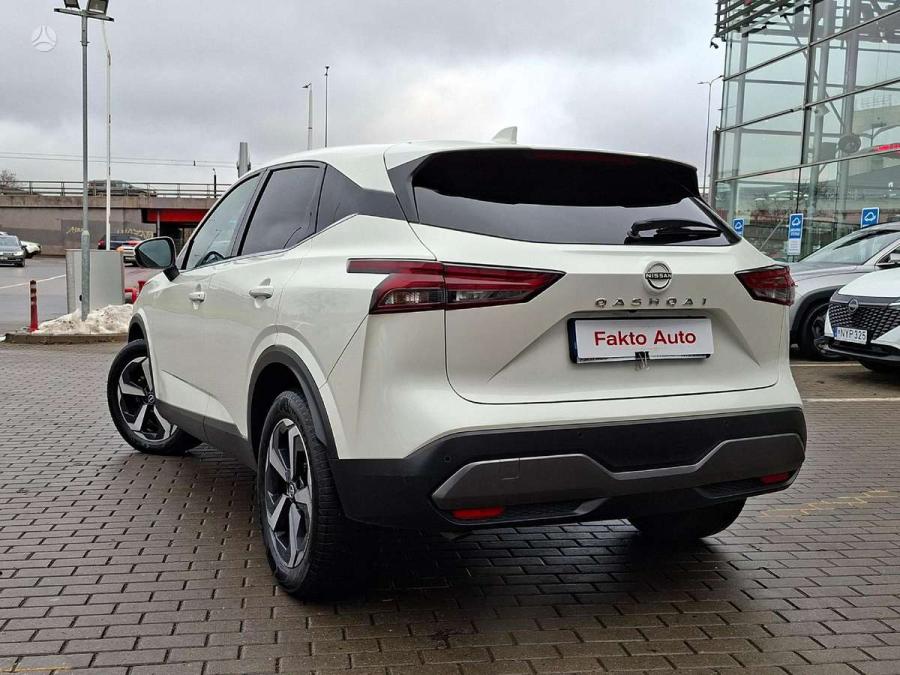 White Nissan Qashqai 2022 in Vilnius, with an engine capacity of 1.33 L and mileage of 91 thousand km for 20900 €, photo 3 on AUTOMOTO.COM.LV