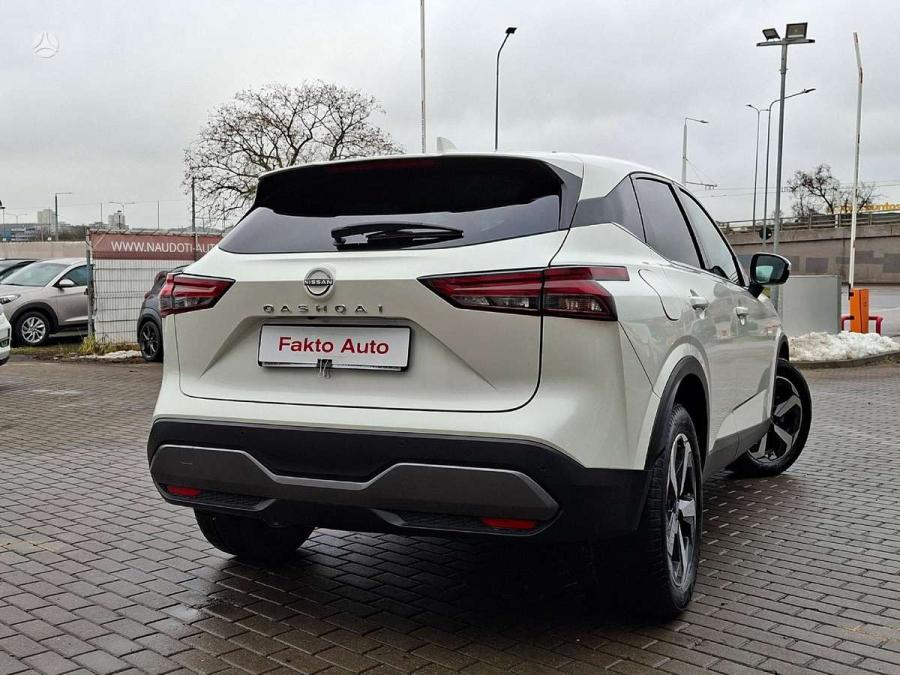 White Nissan Qashqai 2022 in Vilnius, with an engine capacity of 1.33 L and mileage of 91 thousand km for 20900 €, photo 4 on AUTOMOTO.COM.LV