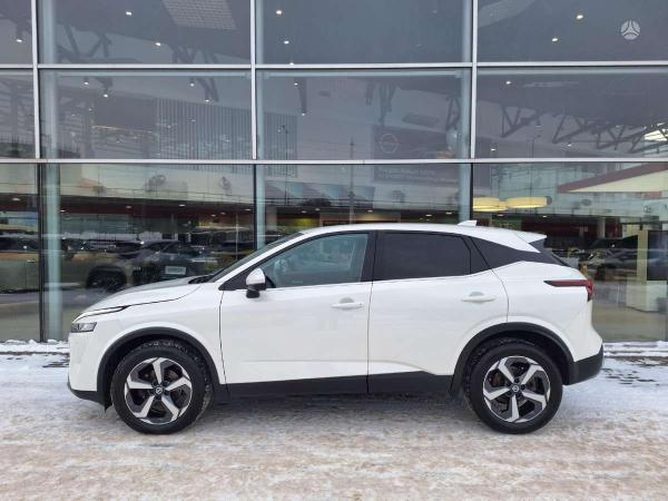 White Nissan Qashqai 2022 in Vilnius, with an engine capacity of 1.33 L and mileage of 61 thousand km for 20400 €, photo 3 on AUTOMOTO.COM.LV
