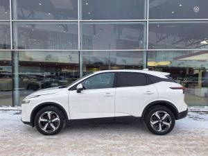 White Nissan Qashqai 2022 in Vilnius, with an engine capacity of 1.33 L and mileage of 61 thousand km for 20400 €, photo 3 on AUTOMOTO.COM.LV