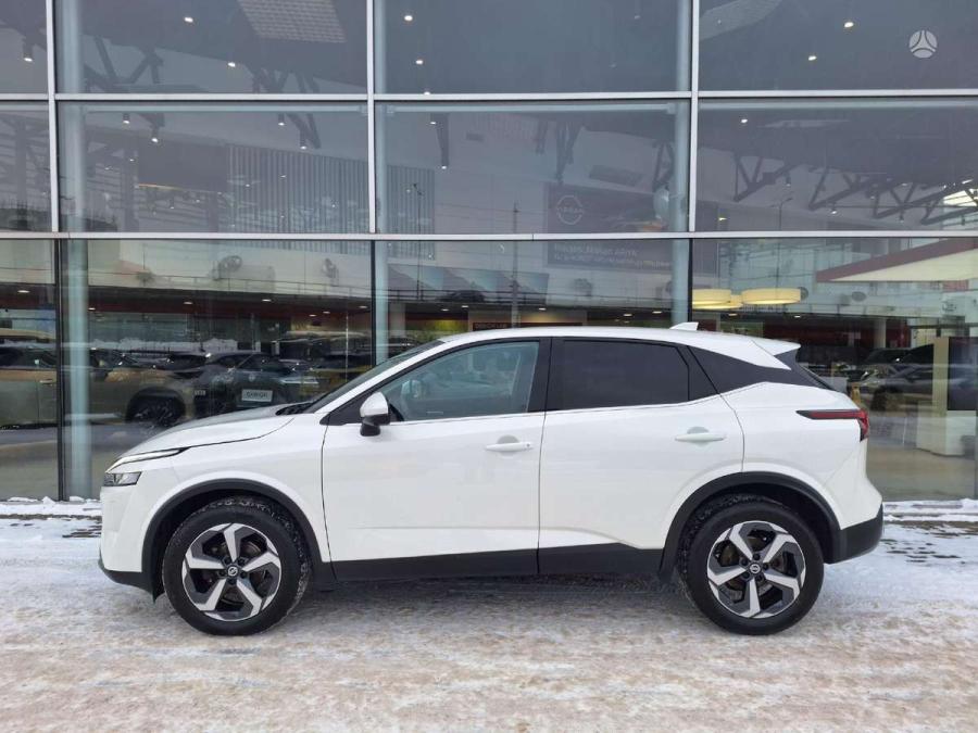 White Nissan Qashqai 2022 in Vilnius, with an engine capacity of 1.33 L and mileage of 61 thousand km for 20400 €, photo 3 on AUTOMOTO.COM.LV