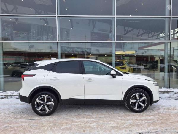 White Nissan Qashqai 2022 in Vilnius, with an engine capacity of 1.33 L and mileage of 61 thousand km for 20400 €, photo 5 on AUTOMOTO.COM.LV