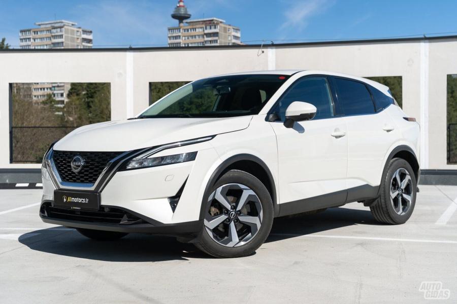 White Nissan Qashqai 2022 in Vilnius, with an engine capacity of 1.30 L and mileage of 103 thousand km for 18950 €, photo 1 on AUTOMOTO.COM.LV