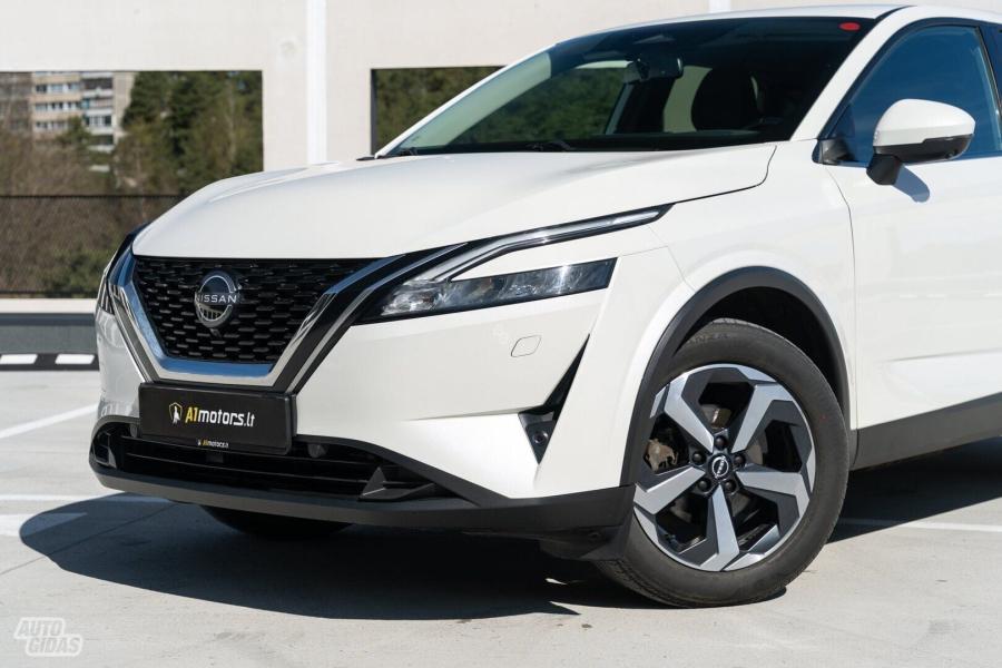 White Nissan Qashqai 2022 in Vilnius, with an engine capacity of 1.30 L and mileage of 103 thousand km for 18950 €, photo 3 on AUTOMOTO.COM.LV