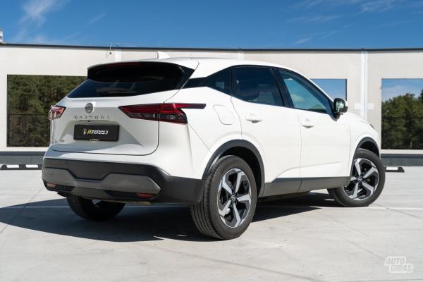 White Nissan Qashqai 2022 in Vilnius, with an engine capacity of 1.30 L and mileage of 103 thousand km for 18950 €, photo 6 on AUTOMOTO.COM.LV