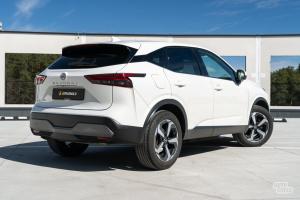 White Nissan Qashqai 2022 in Vilnius, with an engine capacity of 1.30 L and mileage of 103 thousand km for 18950 €, photo 7 on AUTOMOTO.COM.LV