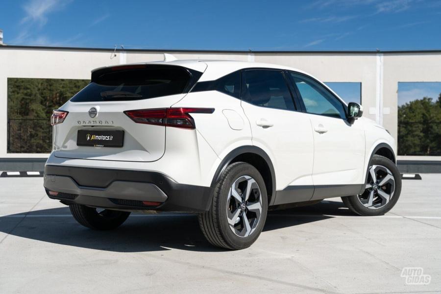White Nissan Qashqai 2022 in Vilnius, with an engine capacity of 1.30 L and mileage of 103 thousand km for 18950 €, photo 7 on AUTOMOTO.COM.LV
