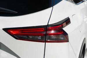 White Nissan Qashqai 2022 in Vilnius, with an engine capacity of 1.30 L and mileage of 103 thousand km for 18950 €, photo 11 on AUTOMOTO.COM.LV