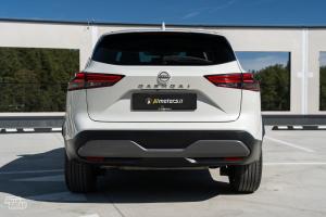 White Nissan Qashqai 2022 in Vilnius, with an engine capacity of 1.30 L and mileage of 103 thousand km for 18950 €, photo 12 on AUTOMOTO.COM.LV