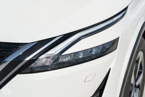White Nissan Qashqai 2022 in Vilnius, with an engine capacity of 1.30 L and mileage of 103 thousand km for 18950 €, photo 13 on AUTOMOTO.COM.LV