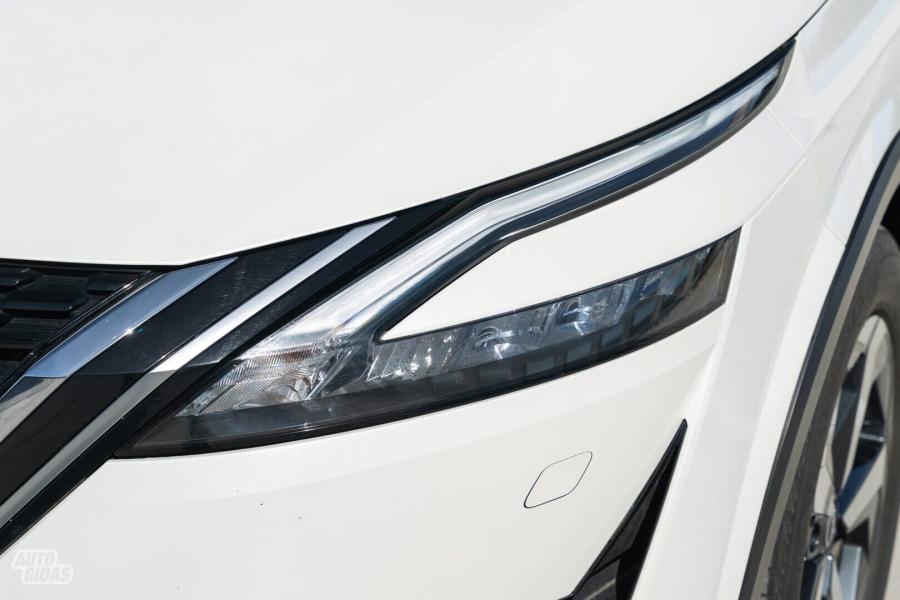 White Nissan Qashqai 2022 in Vilnius, with an engine capacity of 1.30 L and mileage of 103 thousand km for 18950 €, photo 13 on AUTOMOTO.COM.LV