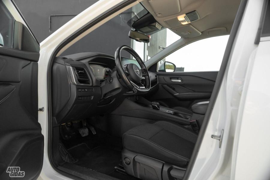 White Nissan Qashqai 2022 in Vilnius, with an engine capacity of 1.30 L and mileage of 103 thousand km for 18950 €, photo 16 on AUTOMOTO.COM.LV