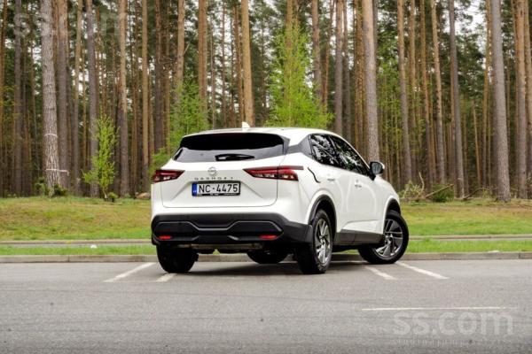 White Nissan Qashqai 2022 in Riga, with an engine capacity of 1.30 L and mileage of 102 thousand km for 16590 €, photo 6 on AUTOMOTO.COM.LV