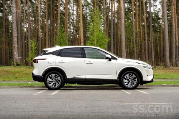 White Nissan Qashqai 2022 in Riga, with an engine capacity of 1.30 L and mileage of 102 thousand km for 16590 €, photo 9 on AUTOMOTO.COM.LV