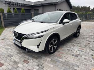 White Nissan Qashqai 2022 in Riga, with an engine capacity of 1.30 L and mileage of 101 thousand km for 21200 €, photo  on AUTOMOTO.COM.LV