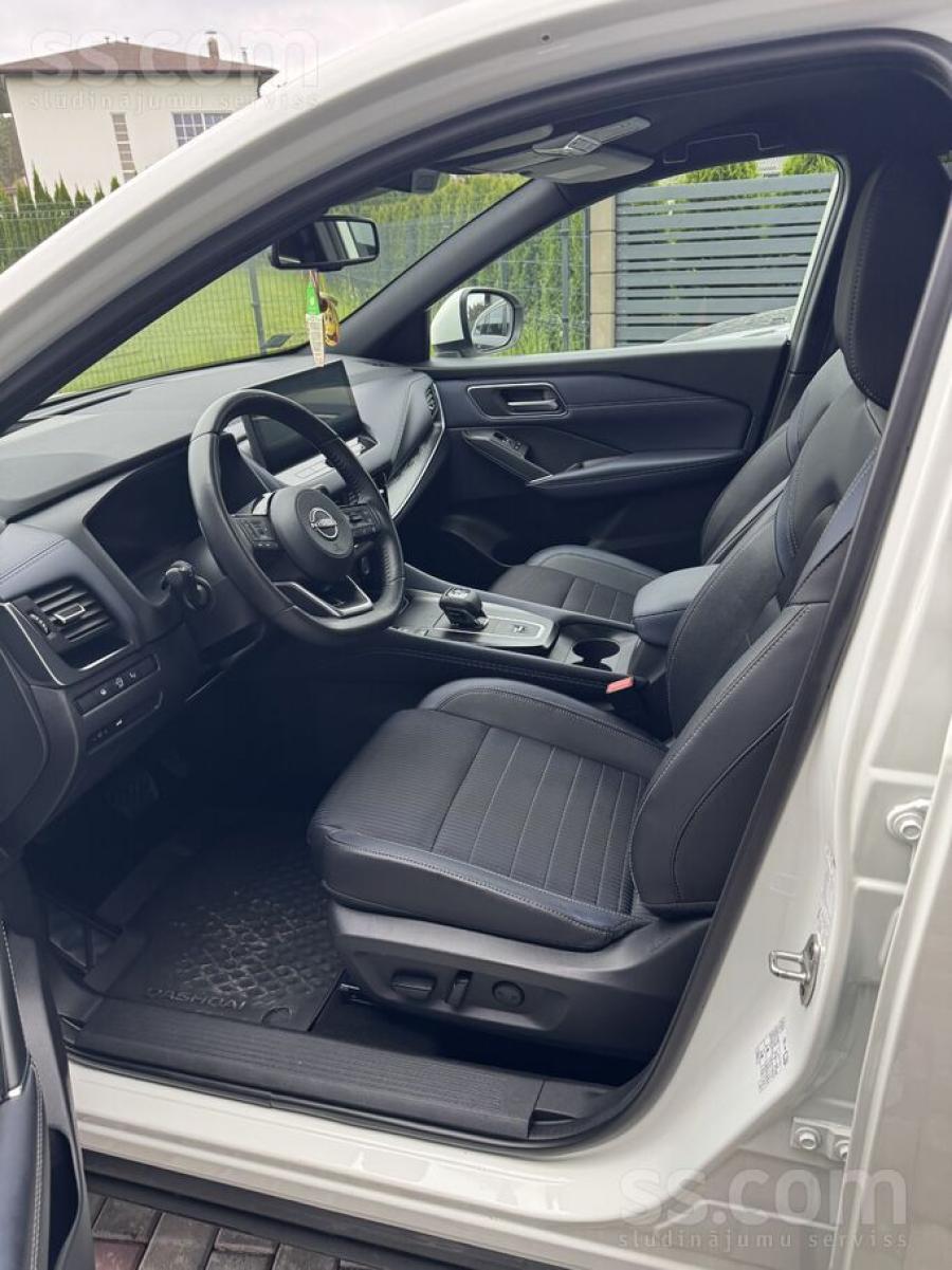 White Nissan Qashqai 2022 in Riga, with an engine capacity of 1.30 L and mileage of 101 thousand km for 21200 €, photo 3 on AUTOMOTO.COM.LV