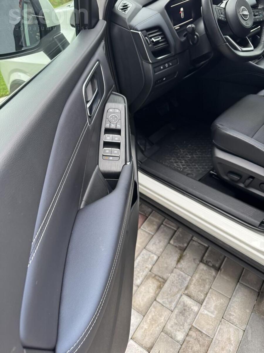 White Nissan Qashqai 2022 in Riga, with an engine capacity of 1.30 L and mileage of 101 thousand km for 21200 €, photo 5 on AUTOMOTO.COM.LV