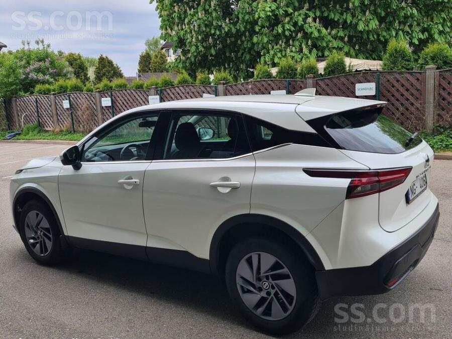 White Nissan Qashqai 2022 in Riga, with an engine capacity of 1.30 L and mileage of 65 thousand km for 18880 €, photo 3 on AUTOMOTO.COM.LV