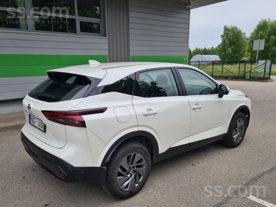 White Nissan Qashqai 2022 in Riga, with an engine capacity of 1.30 L and mileage of 65 thousand km for 18880 €, photo 4 on AUTOMOTO.COM.LV