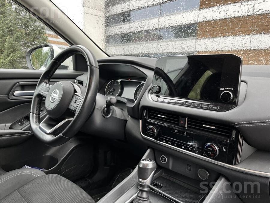 White Nissan Qashqai 2022 in Riga, with an engine capacity of 1.30 L and mileage of 65 thousand km for 18880 €, photo 11 on AUTOMOTO.COM.LV