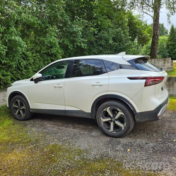 Balts Nissan Qashqai 2022 Rīga, ar dzinēja tilpumu 1.30 L un nobraukumu 44 tūkst. km par 21500 €, foto 2 vietnē AUTOMOTO.COM.LV