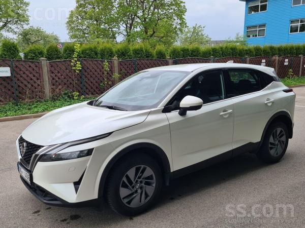 White Nissan Qashqai 2022 in Riga, with an engine capacity of 1.30 L and mileage of 65 thousand km for 18500 €, photo 2 on AUTOMOTO.COM.LV