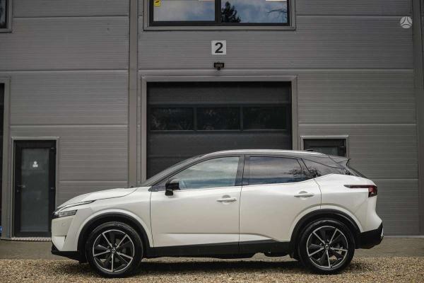 White Nissan Qashqai 2022 in Kaunas, with an engine capacity of 1.33 L and mileage of 133 thousand km for 21500 €, photo 6 on AUTOMOTO.COM.LV