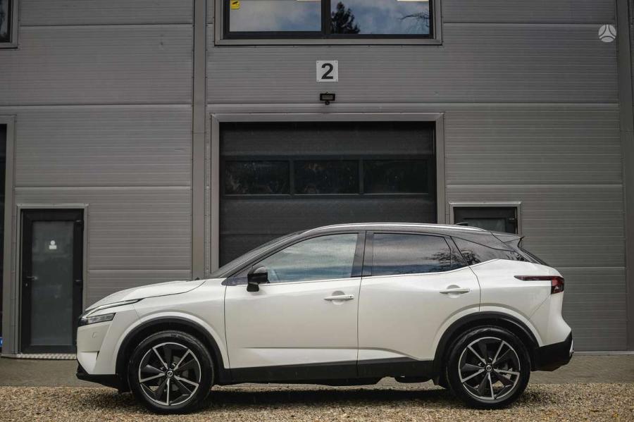 White Nissan Qashqai 2022 in Kaunas, with an engine capacity of 1.33 L and mileage of 133 thousand km for 21500 €, photo 6 on AUTOMOTO.COM.LV