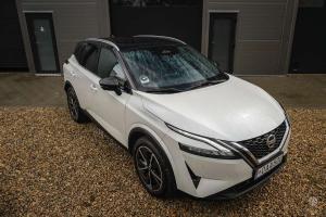 White Nissan Qashqai 2022 in Kaunas, with an engine capacity of 1.33 L and mileage of 133 thousand km for 21500 €, photo 8 on AUTOMOTO.COM.LV