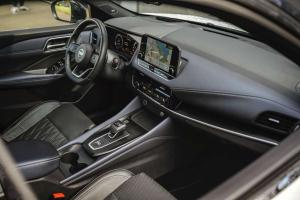 White Nissan Qashqai 2022 in Kaunas, with an engine capacity of 1.33 L and mileage of 133 thousand km for 21500 €, photo 9 on AUTOMOTO.COM.LV