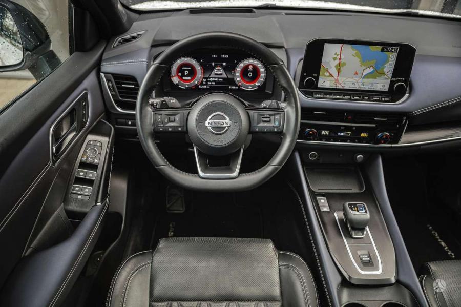 White Nissan Qashqai 2022 in Kaunas, with an engine capacity of 1.33 L and mileage of 133 thousand km for 21500 €, photo 10 on AUTOMOTO.COM.LV