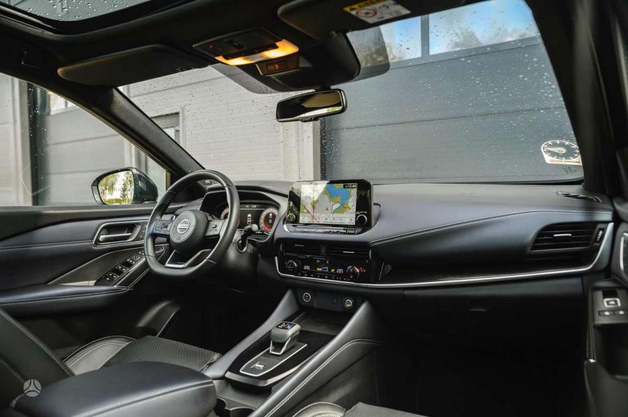 White Nissan Qashqai 2022 in Kaunas, with an engine capacity of 1.33 L and mileage of 133 thousand km for 21500 €, photo 11 on AUTOMOTO.COM.LV