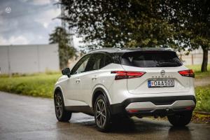 White Nissan Qashqai 2022 in Kaunas, with an engine capacity of 1.33 L and mileage of 133 thousand km for 21500 €, photo 22 on AUTOMOTO.COM.LV