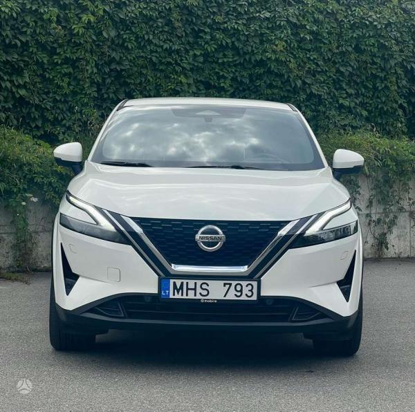 White Nissan Qashqai 2022 in Vilnius, with an engine capacity of 1.33 L and mileage of 139 thousand km for 18900 €, photo 3 on AUTOMOTO.COM.LV