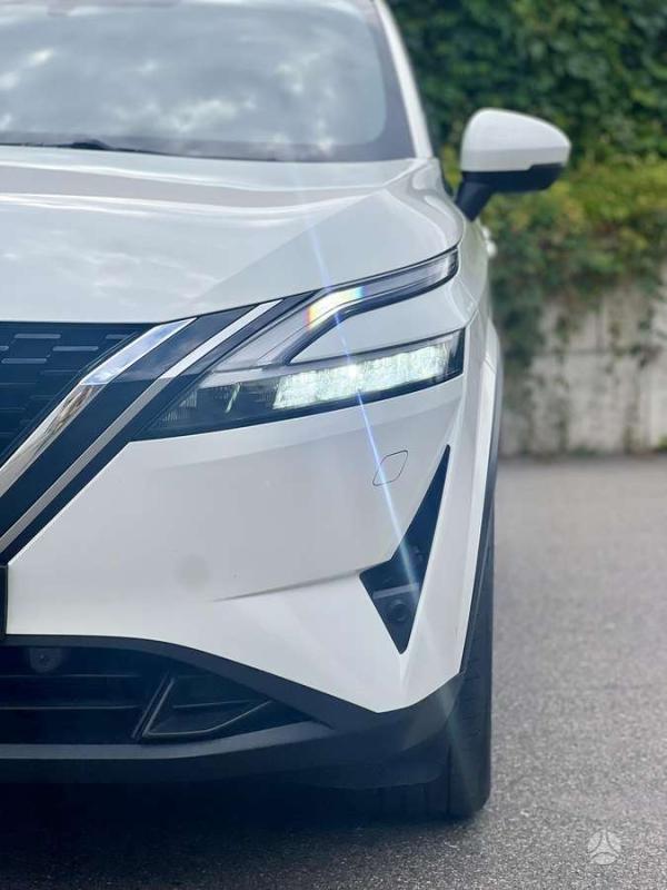 White Nissan Qashqai 2022 in Vilnius, with an engine capacity of 1.33 L and mileage of 139 thousand km for 18900 €, photo 4 on AUTOMOTO.COM.LV