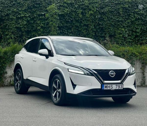 White Nissan Qashqai 2022 in Vilnius, with an engine capacity of 1.33 L and mileage of 139 thousand km for 18900 €, photo 5 on AUTOMOTO.COM.LV