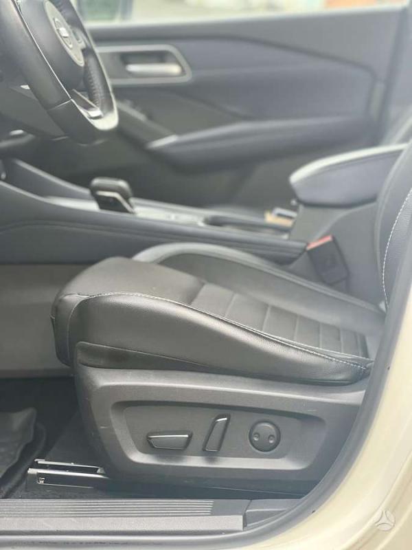 White Nissan Qashqai 2022 in Vilnius, with an engine capacity of 1.33 L and mileage of 139 thousand km for 18900 €, photo 7 on AUTOMOTO.COM.LV