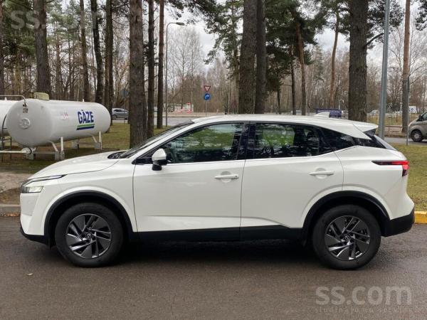 White Nissan Qashqai 2023 in Riga, with an engine capacity of 1.30 L and mileage of 0 thousand km for 22590 €, photo 2 on AUTOMOTO.COM.LV