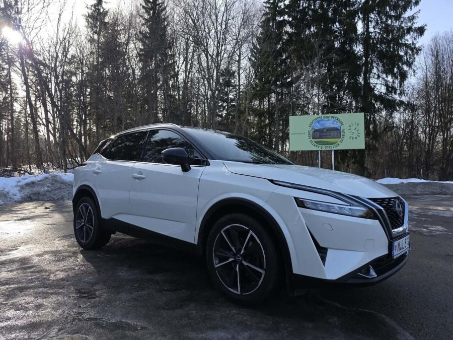 White Nissan Qashqai 2023 in Siauliai, with an engine capacity of 1.30 L and mileage of 34 thousand km for 22999 €, photo 1 on AUTOMOTO.COM.LV