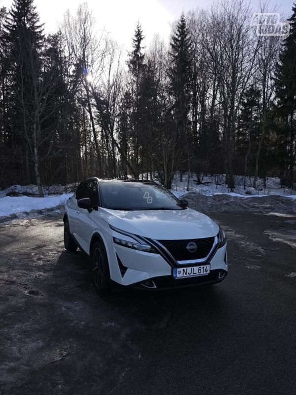 White Nissan Qashqai 2023 in Siauliai, with an engine capacity of 1.30 L and mileage of 34 thousand km for 22999 €, photo 3 on AUTOMOTO.COM.LV