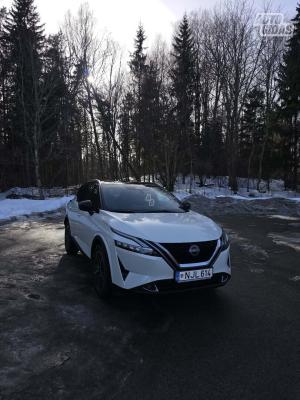 White Nissan Qashqai 2023 in Siauliai, with an engine capacity of 1.30 L and mileage of 34 thousand km for 22999 €, photo 3 on AUTOMOTO.COM.LV