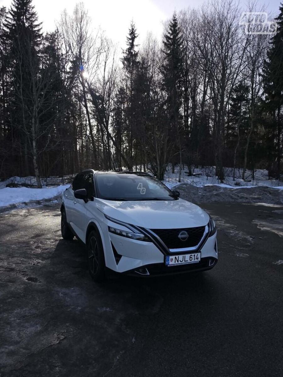 White Nissan Qashqai 2023 in Siauliai, with an engine capacity of 1.30 L and mileage of 34 thousand km for 22999 €, photo 3 on AUTOMOTO.COM.LV