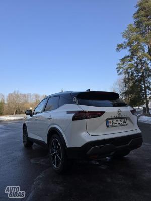 White Nissan Qashqai 2023 in Siauliai, with an engine capacity of 1.30 L and mileage of 34 thousand km for 22999 €, photo 5 on AUTOMOTO.COM.LV